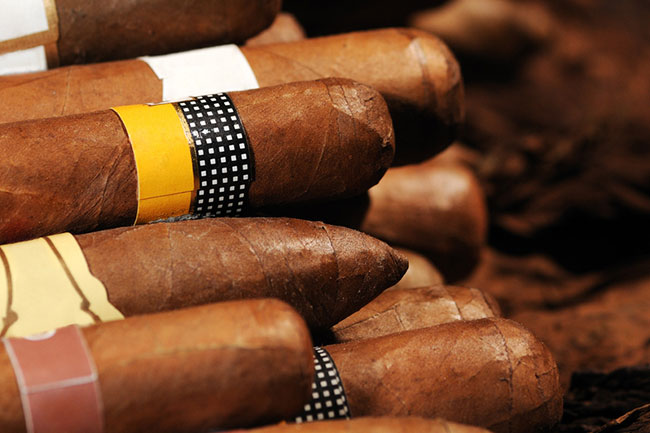 Things to Consider When Buying Cigars as a Gift | Top Leaf Cigar Lounge